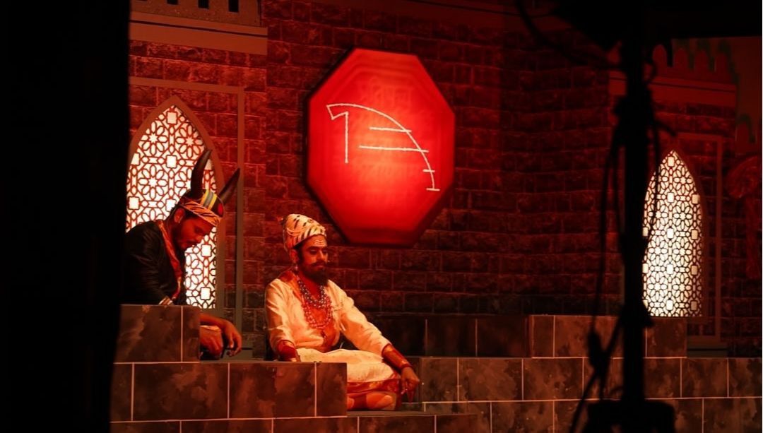 ‘शिवाजी अंडरग्राउंड’... या जिरेटोपाचं माप आपल्या सगळ्यांच्या मेंदूशी ...