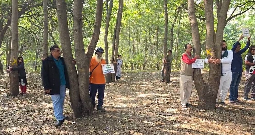 "तपोवन आमच्या हक्काचं नाही कोणाच्या बापाचं..." कुंभमेळ्यासाठी 1700 ...