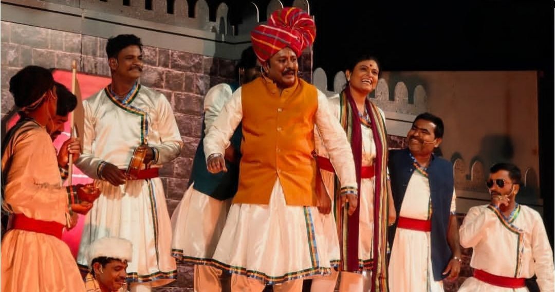 ‘शिवाजी अंडरग्राउंड’... या जिरेटोपाचं माप आपल्या सगळ्यांच्या मेंदूशी ...